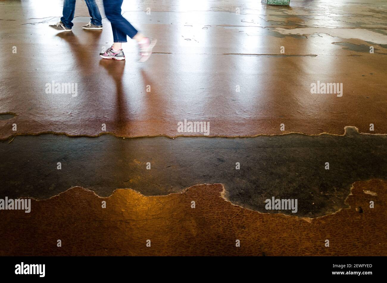 PEOPLE Walking rustic Ground Stock Photo - Alamy