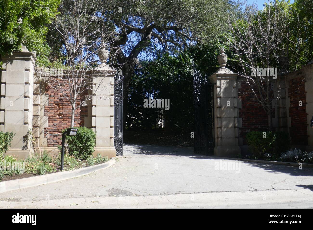 Wayne manor pasadena hi-res stock photography and images - Alamy