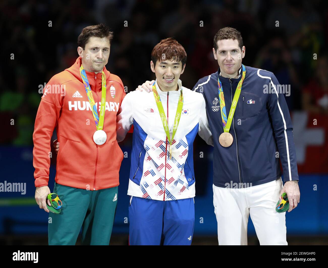 (160809) -- RIO DE JANEIRO, Aug. 9, 2016 (Xinhua) -- Gold medalist ...