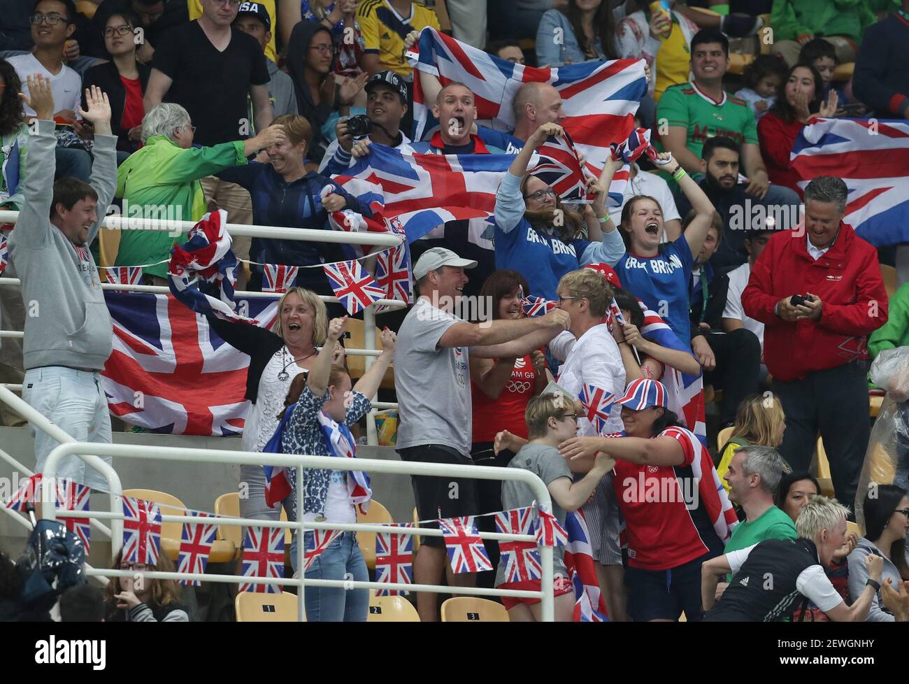 RIO DE JANEIRO, RJ - 10.08.2016: OLYMPICS 2016 DIVING - Fans of Great ...