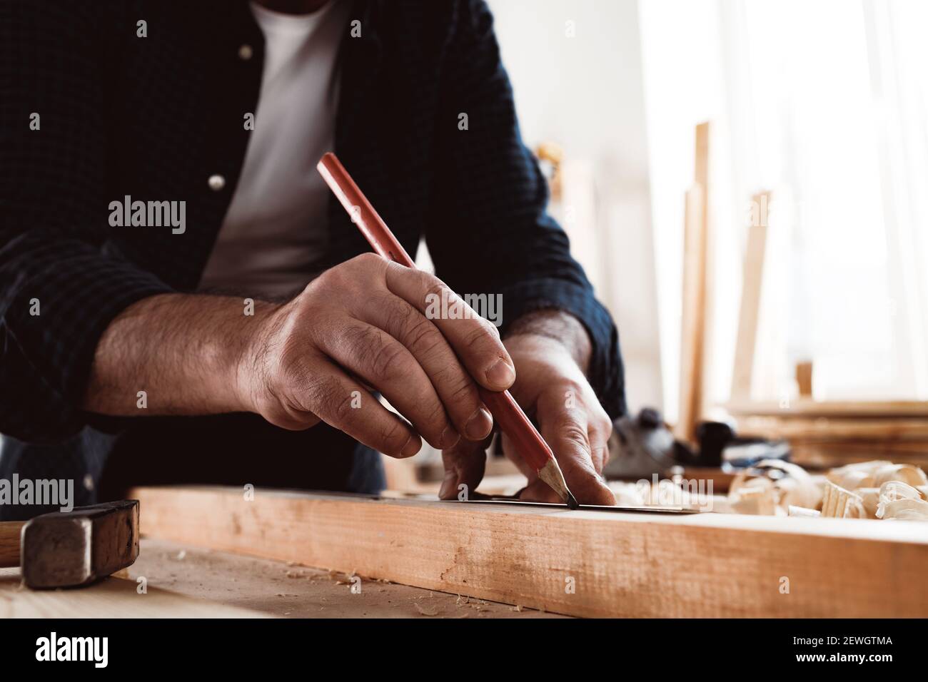 Carpenter makes pencil marks on a wood plank Stock Photo - Alamy