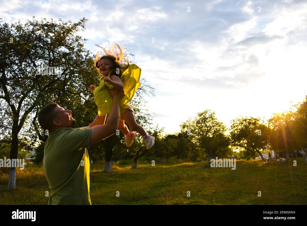 Dad throwing daughter in air hi-res stock photography and images - Alamy