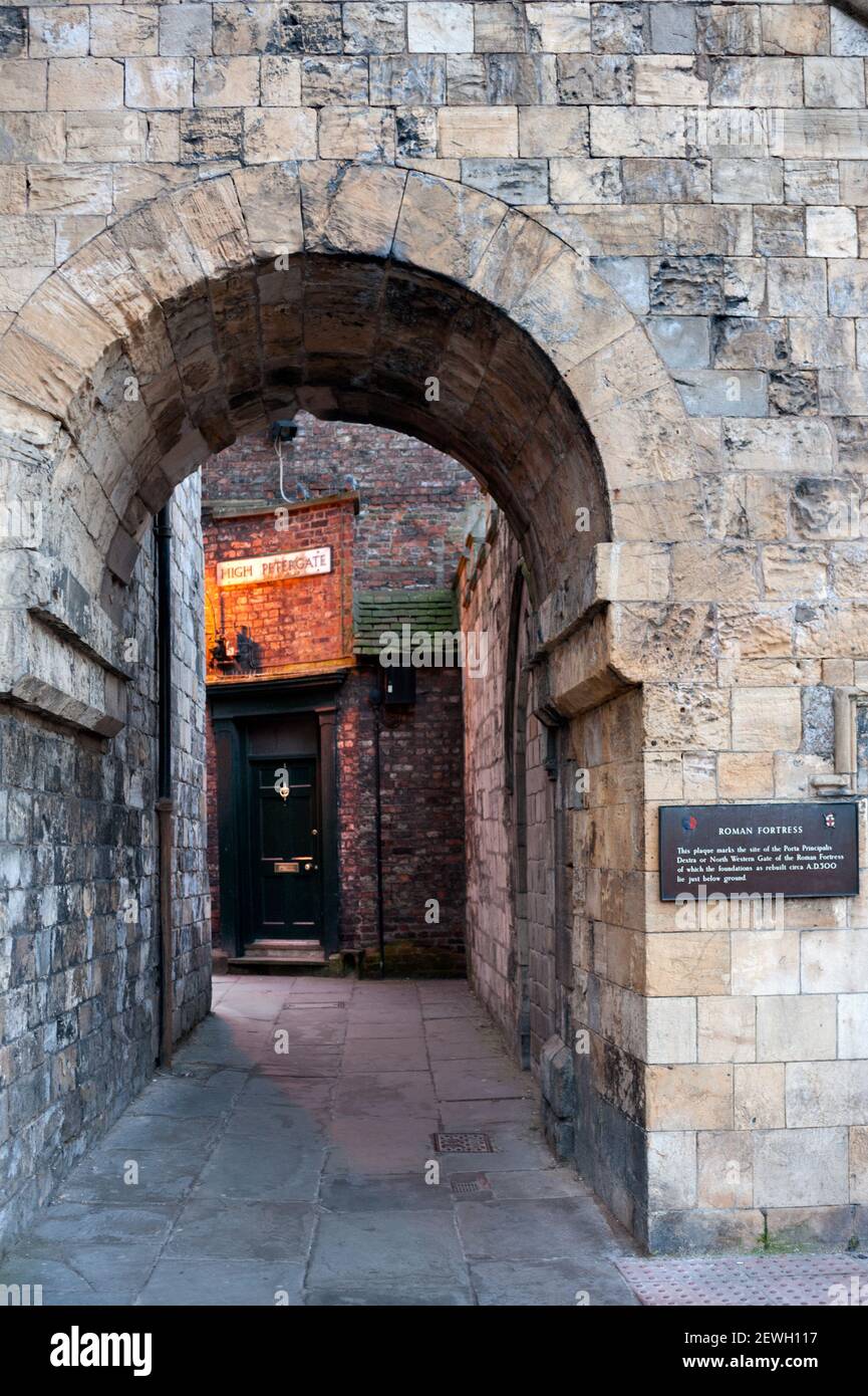 York stone walls hi-res stock photography and images - Alamy