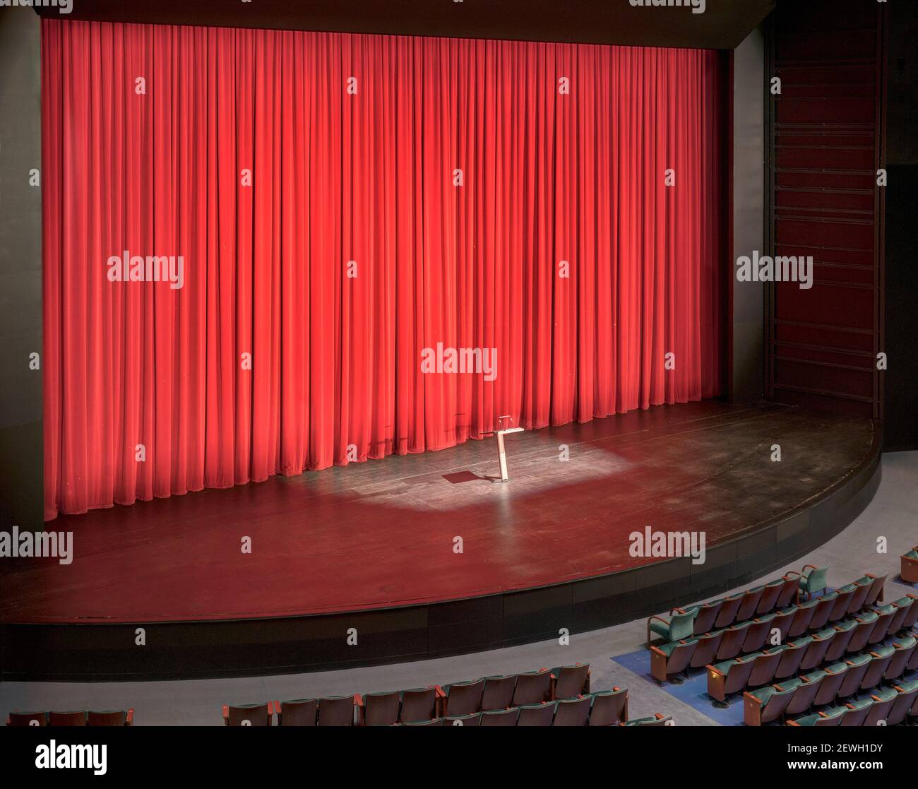 Empty auditorium hi-res stock photography and images - Alamy