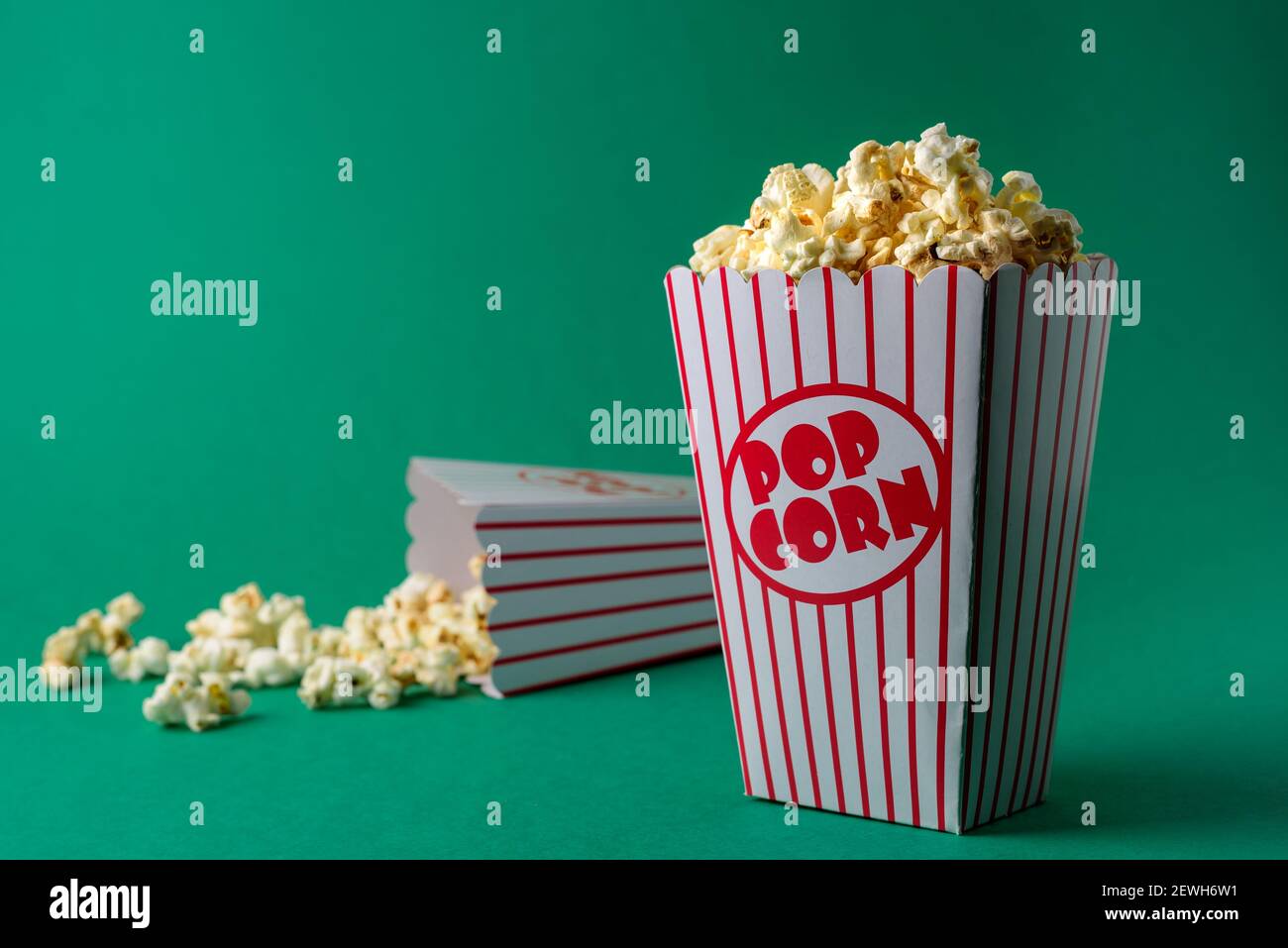 Green white popcorn bucket hi-res stock photography and images - Alamy