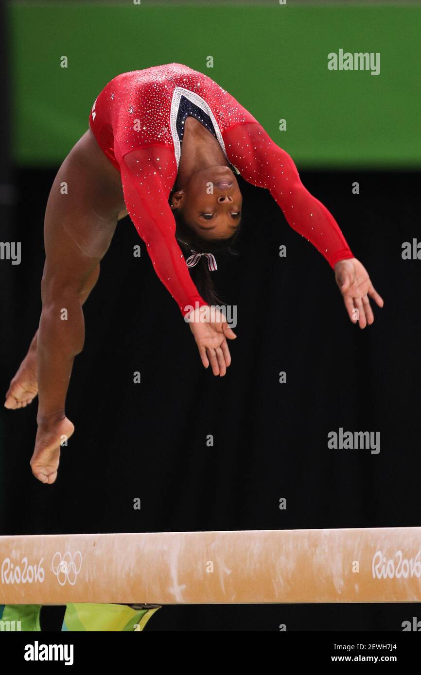(160815) -- RIO DE JANEIRO, Aug. 15, 2016 (Xinhua) -- Simone Biles of ...
