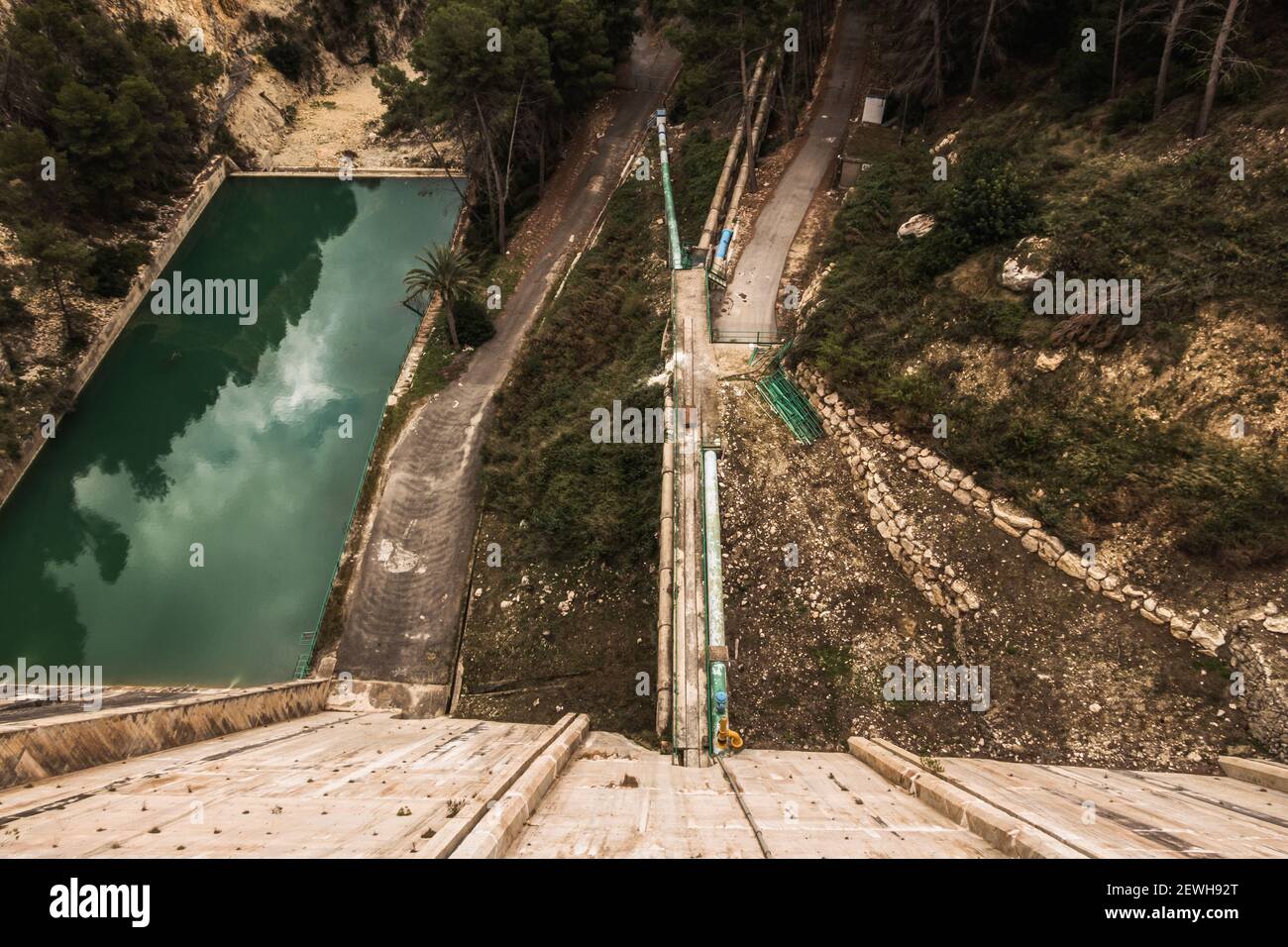 An overhead view of a reservoir surrounded by a forested hill Stock ...