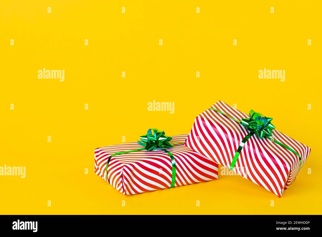 Gift box border hi-res stock photography and images - Alamy