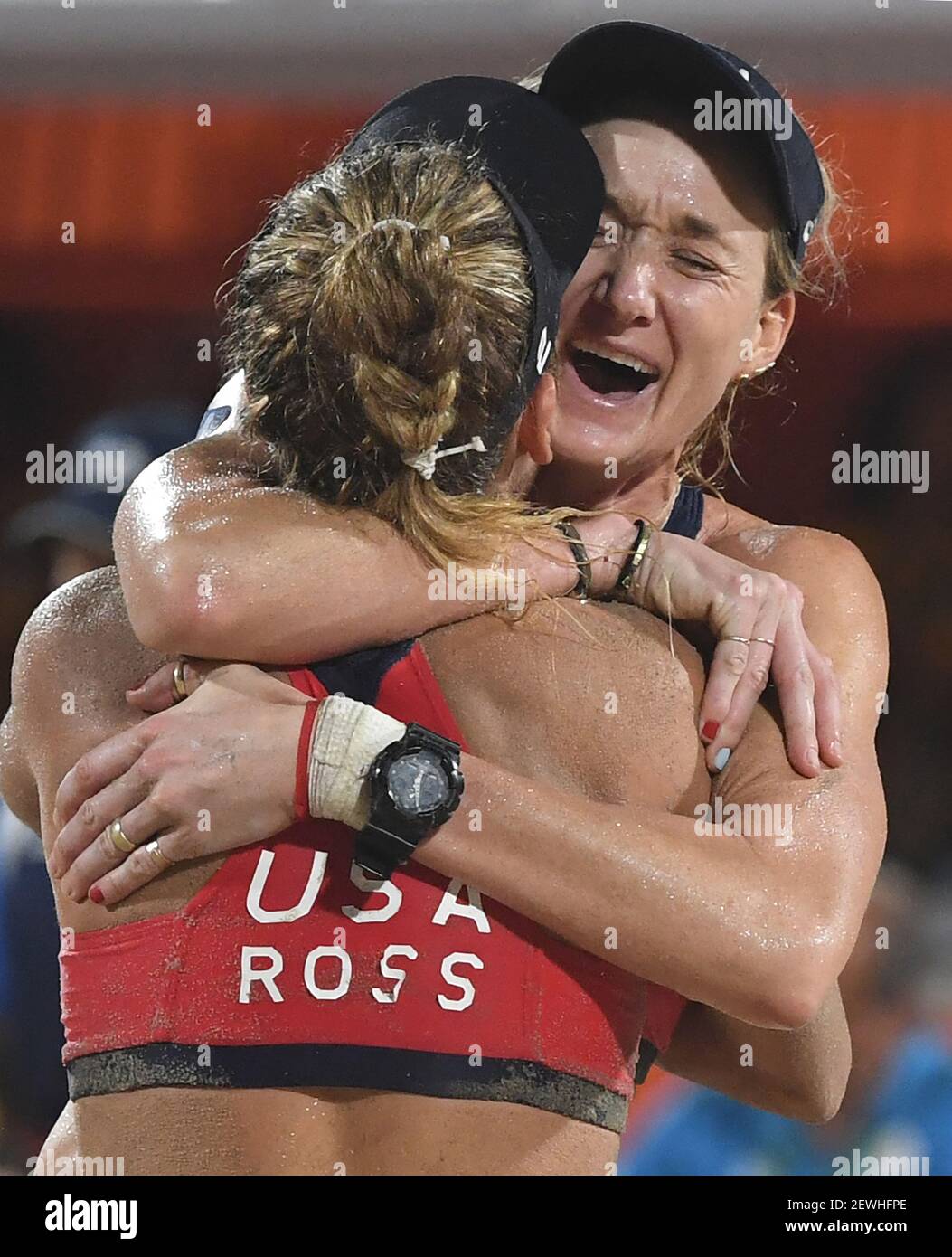 Kerri Walsh Jennings, right, celebrates with U.S. teammate April Ross ...
