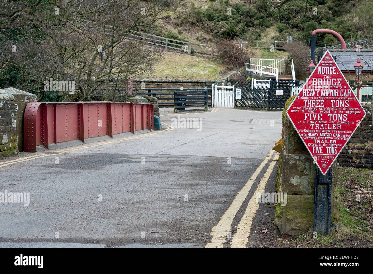 GOATHLAND, NORTH YORKSHIRE, UK - MARCH 17, 2010: Railway Bridge and Oll ...