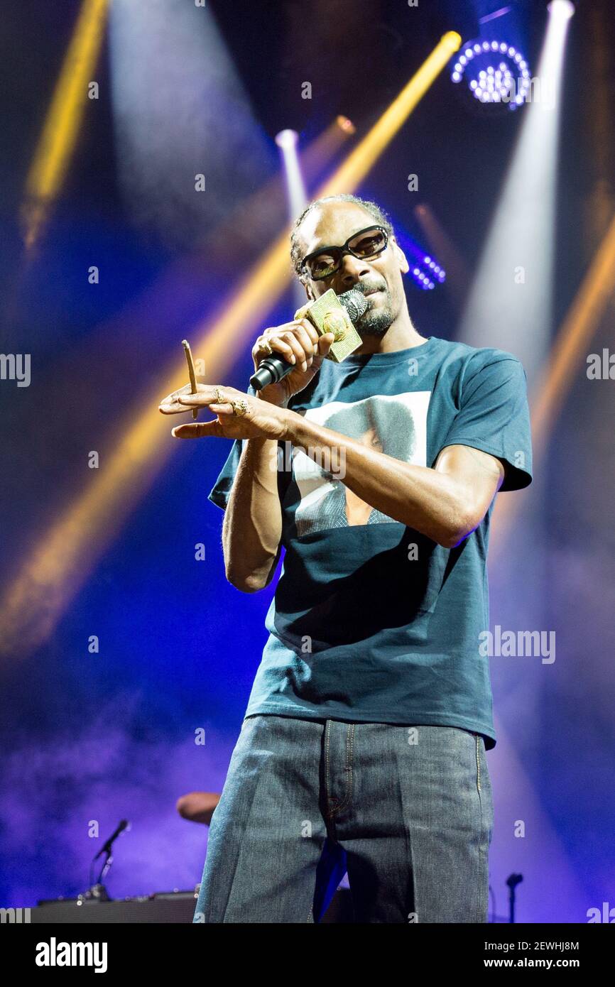 Snoop Dogg (Cordozar Calvin Broadus, Jr.) during The High Road Tour at ...