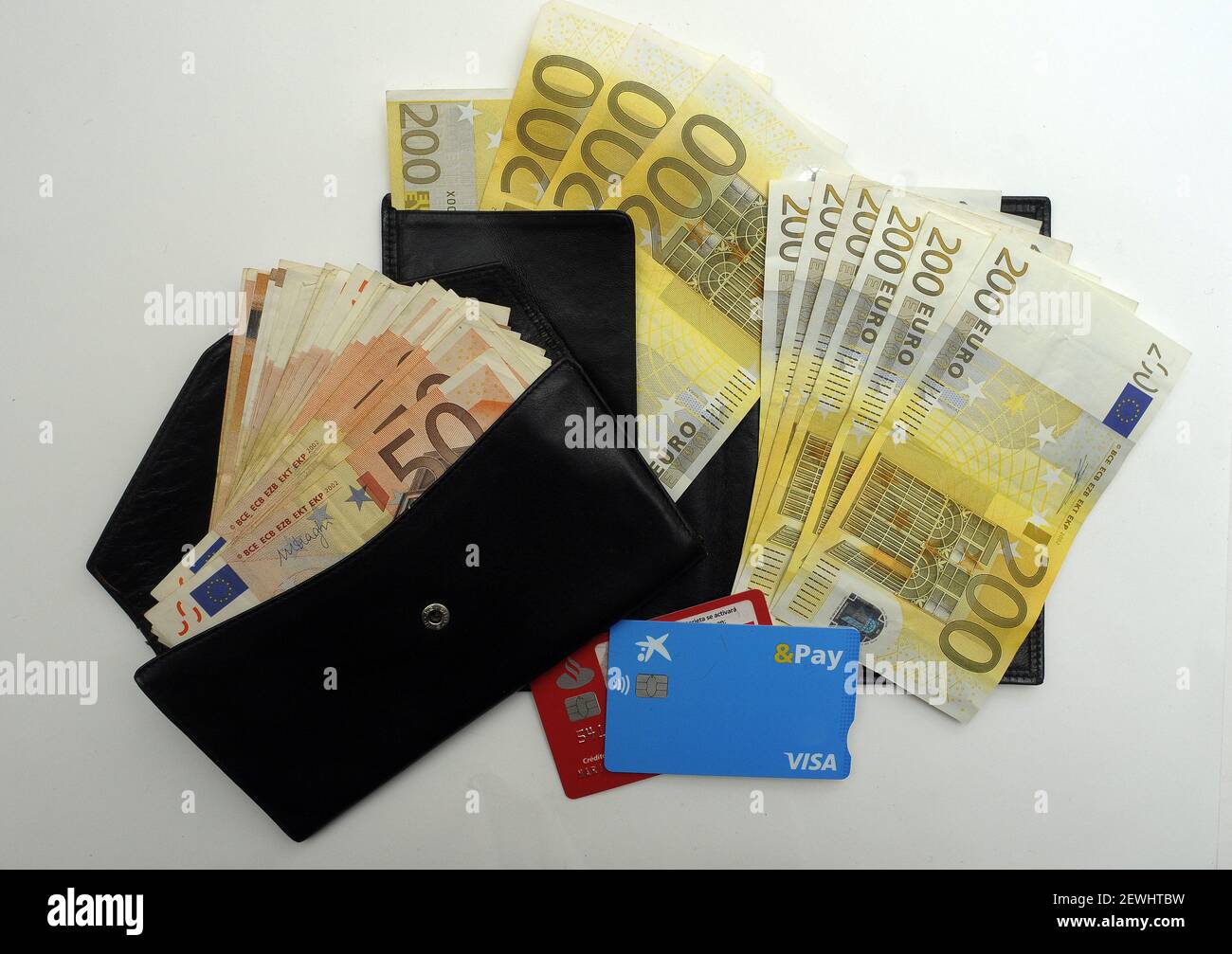 100 euro banknote with wallet hi-res stock photography and images - Alamy