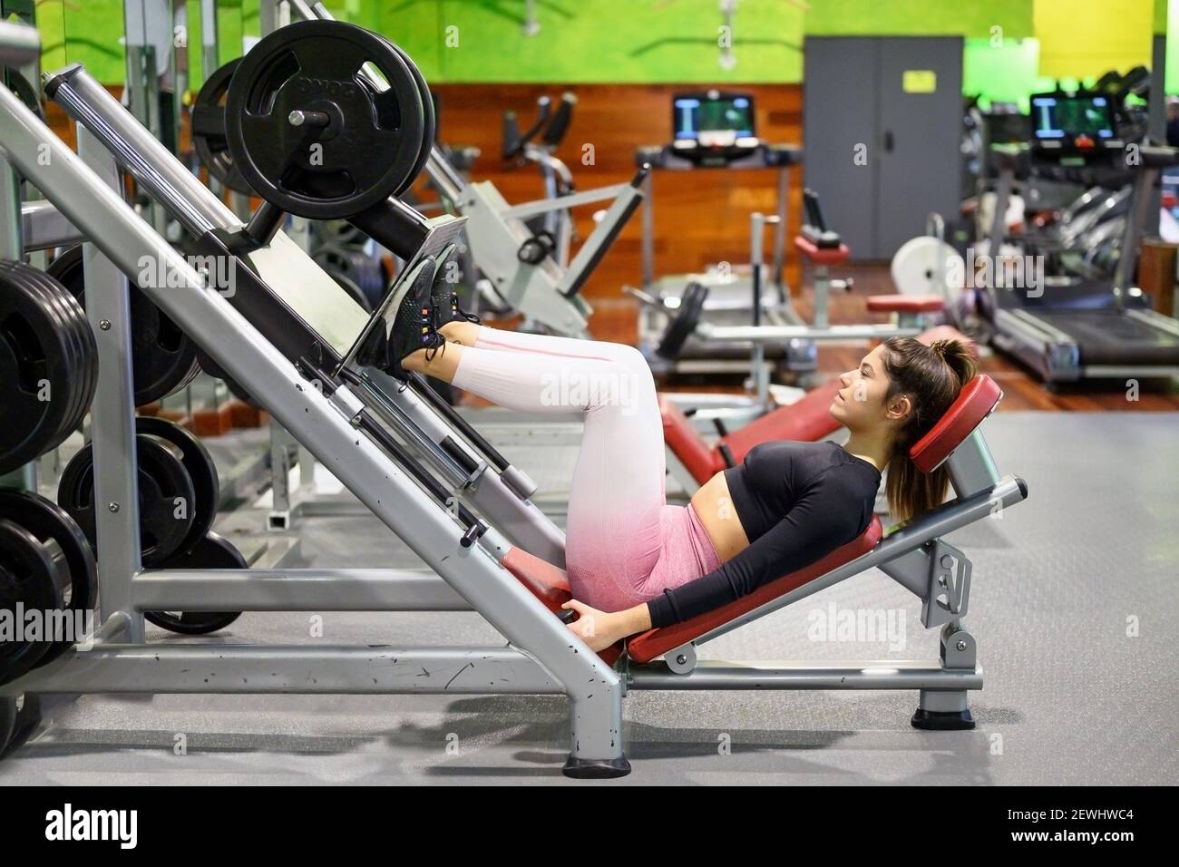 Leg pressing hi-res stock photography and images - Alamy