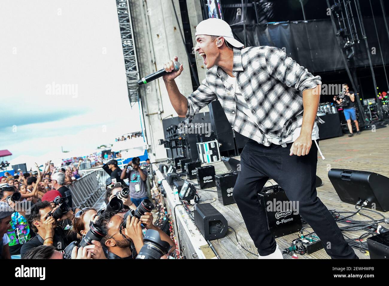 Caleb Shapiro, Cal Shapiro, Timeflies, on stage at Billboard Hot 100 in ...