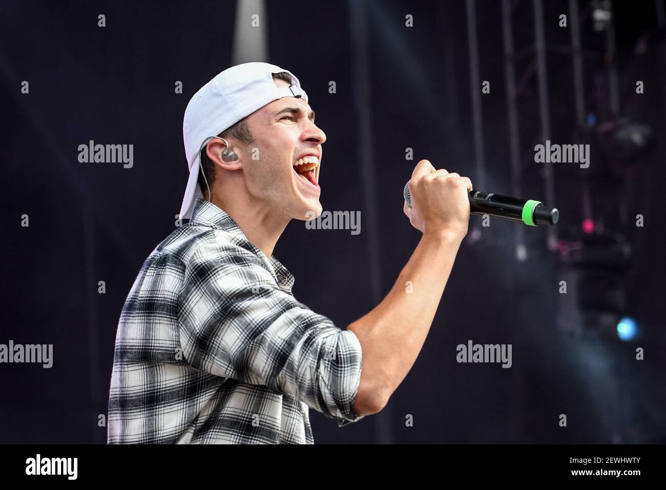 Caleb Shapiro, Cal Shapiro, Timeflies, on stage at Billboard Hot 100 in ...