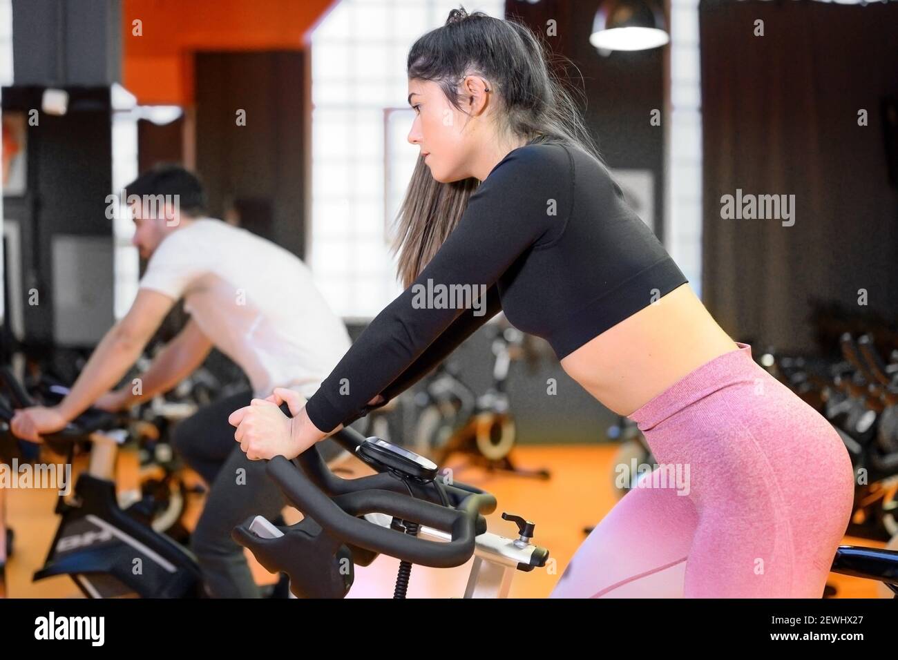 Spinning class young hi-res stock photography and images - Alamy