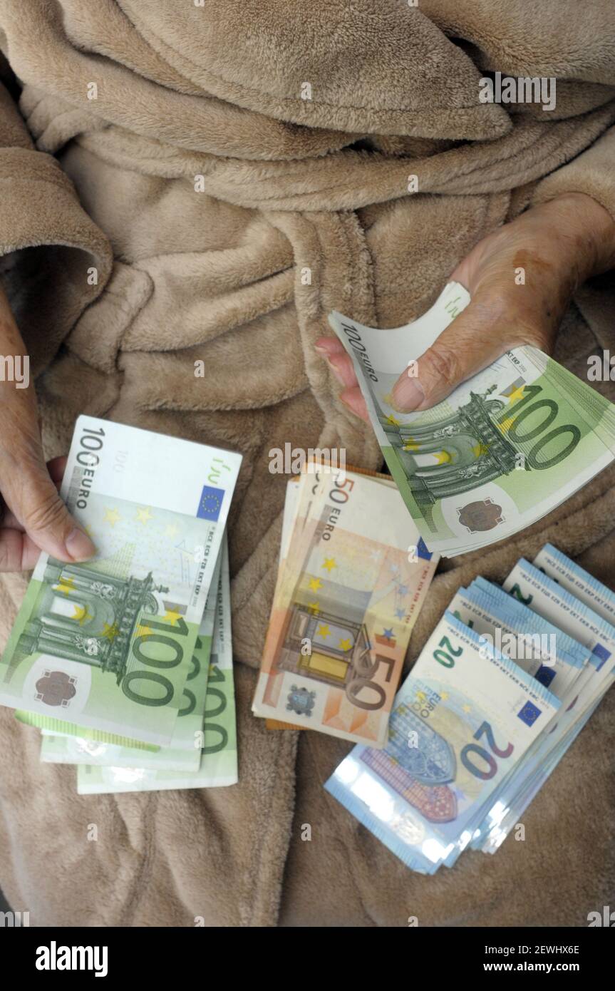Euros cash hi-res stock photography and images - Alamy