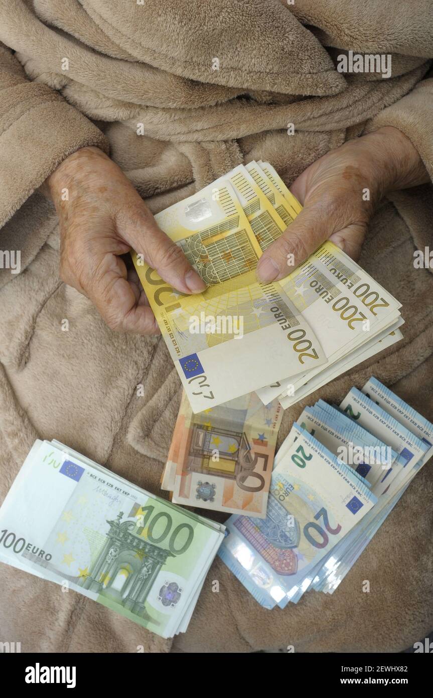 Calculate money hi-res stock photography and images - Alamy