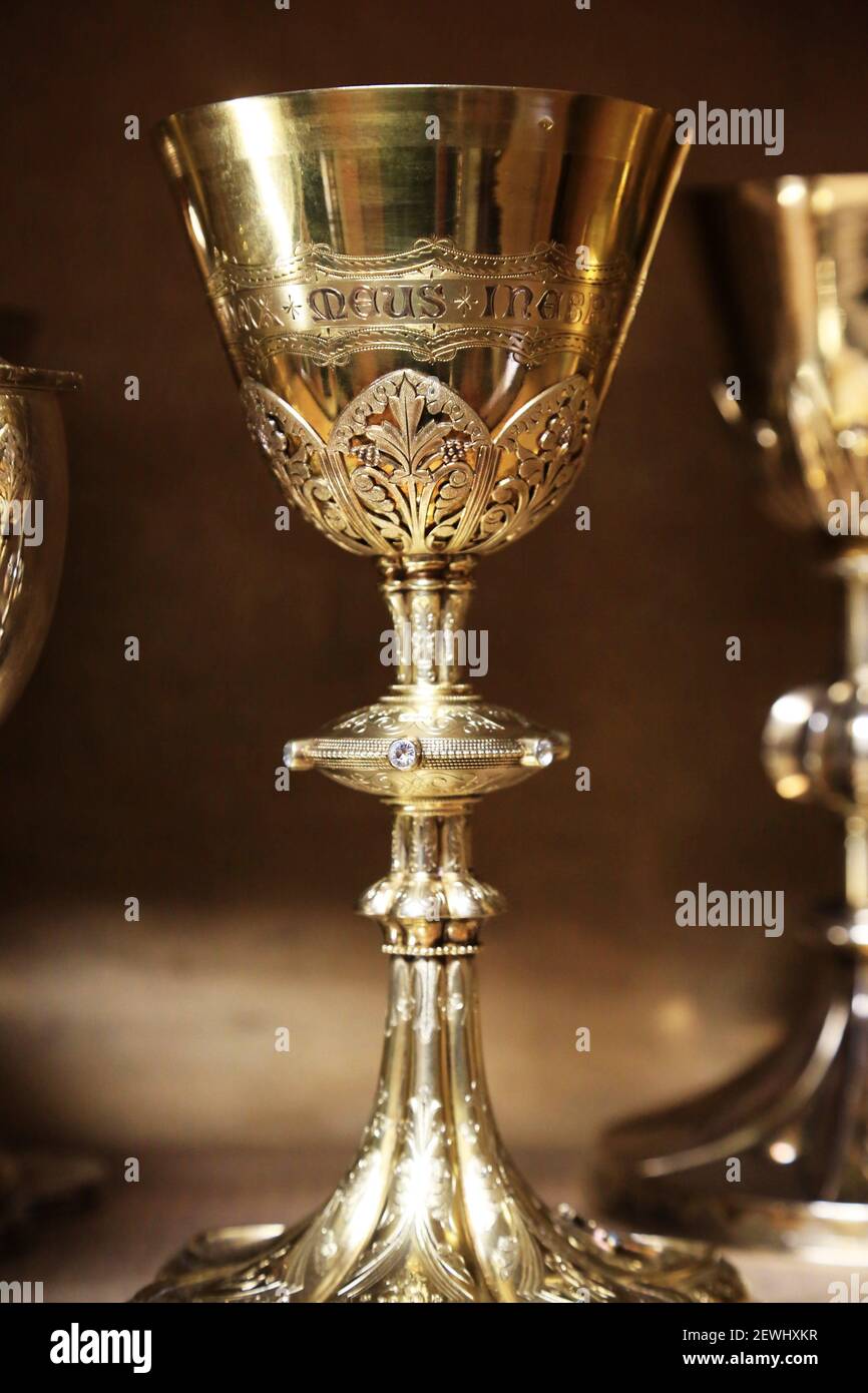 Ciborium hi-res stock photography and images - Alamy