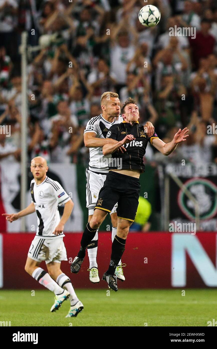 Igor Lewczuk (Legia), David McMillan (Dundalk Stock Photo - Alamy
