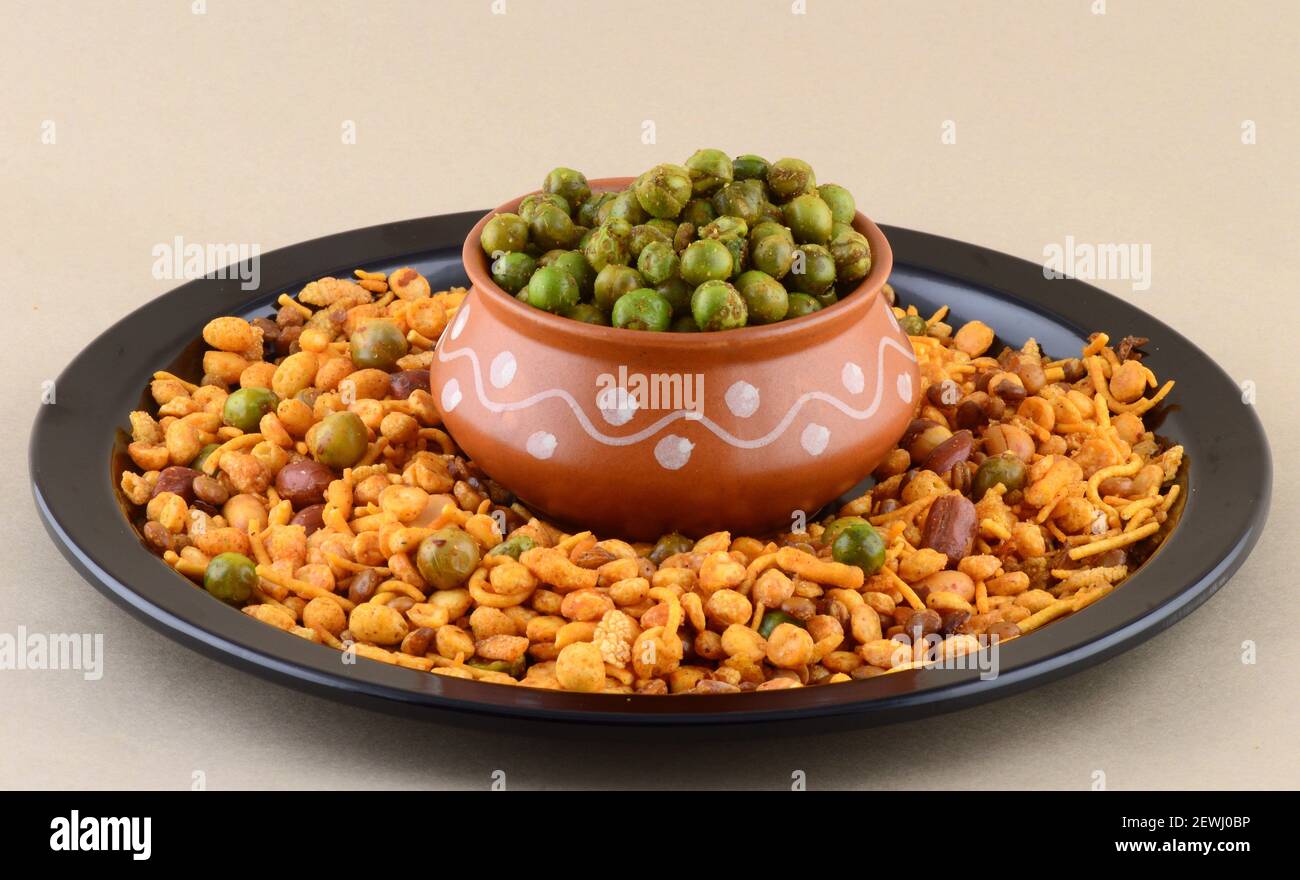 Deep fried indian snack hi-res stock photography and images - Alamy