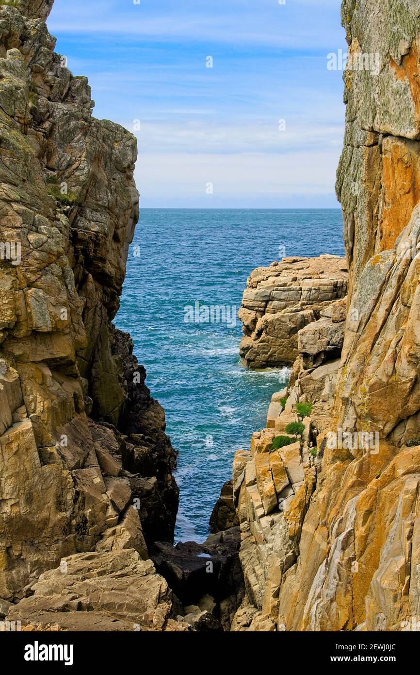 rocks on the beach Stock Photo - Alamy