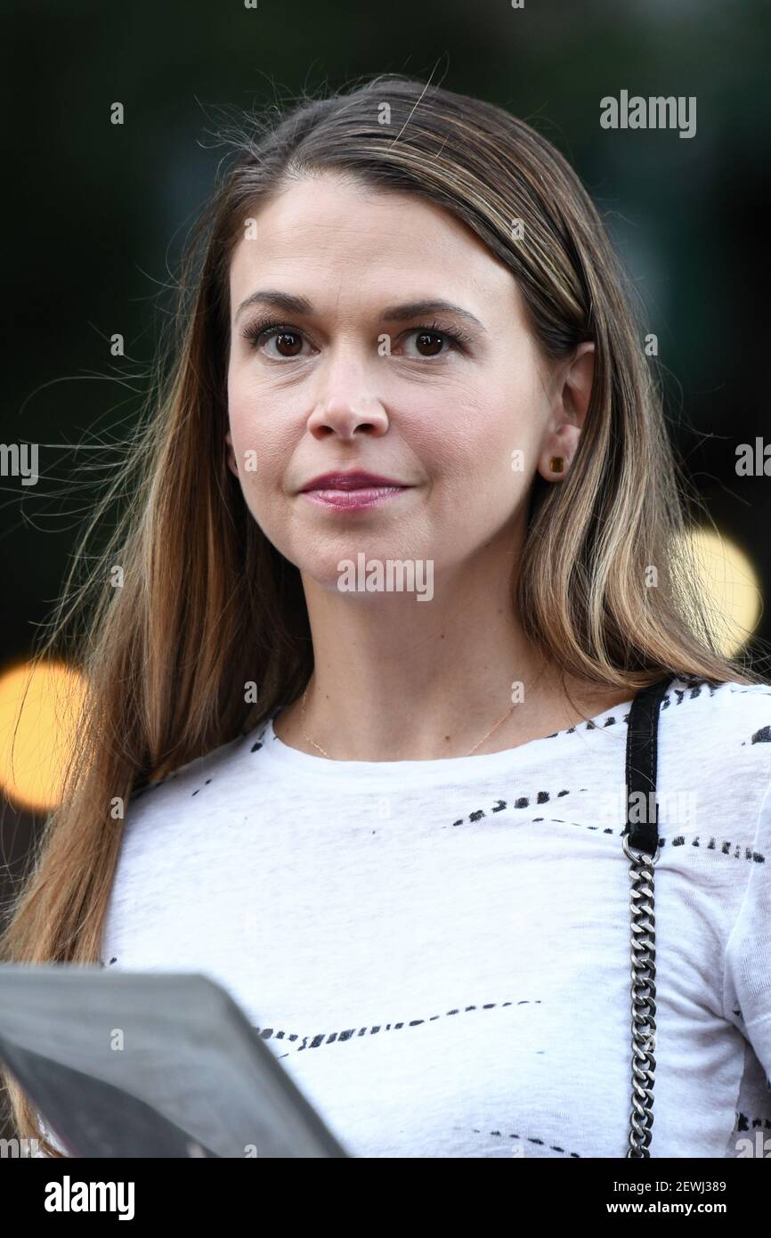 Sutton Foster, filming on the set of Younger in Tudor City, New York ...