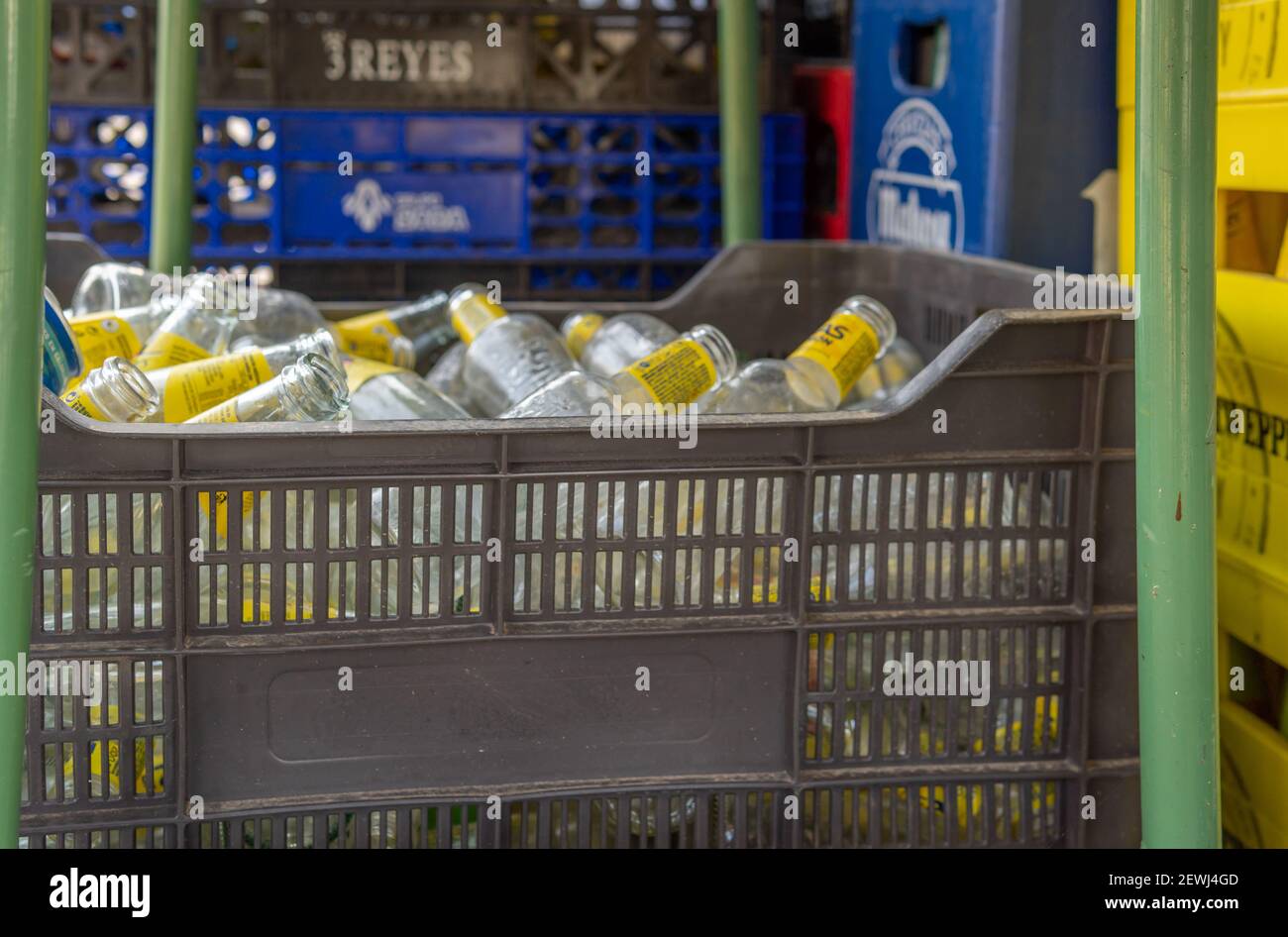 Plastic water bottle case hi-res stock photography and images - Alamy