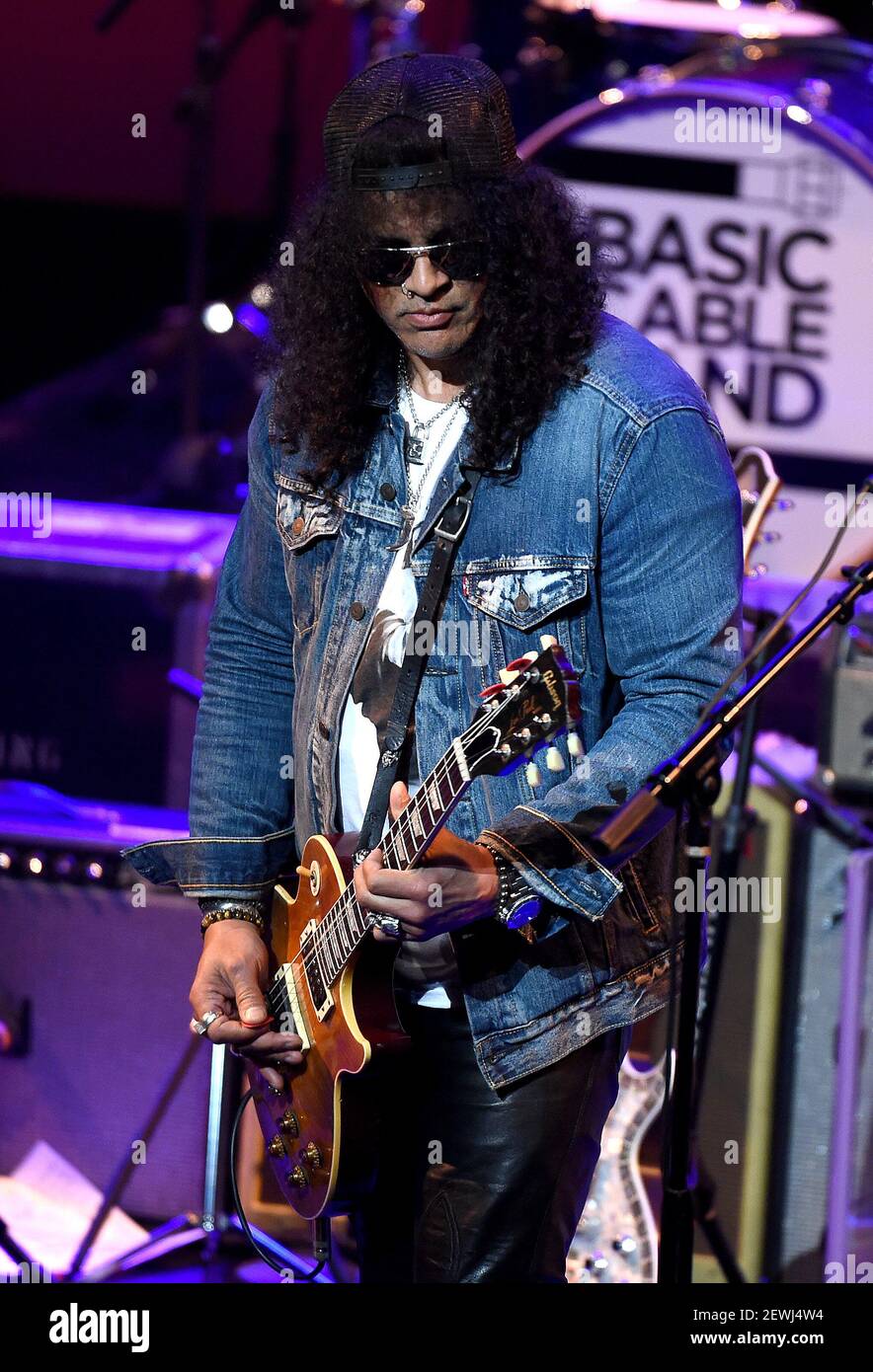 BEVERLY HILLS, CA - SEPTEMBER 1: Slash performs on the Grammy ...