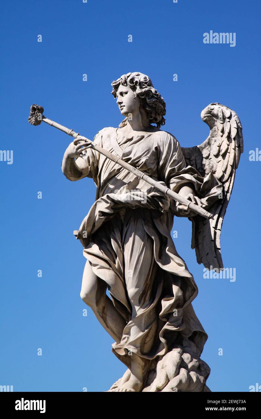 Statue of angel hi-res stock photography and images - Alamy