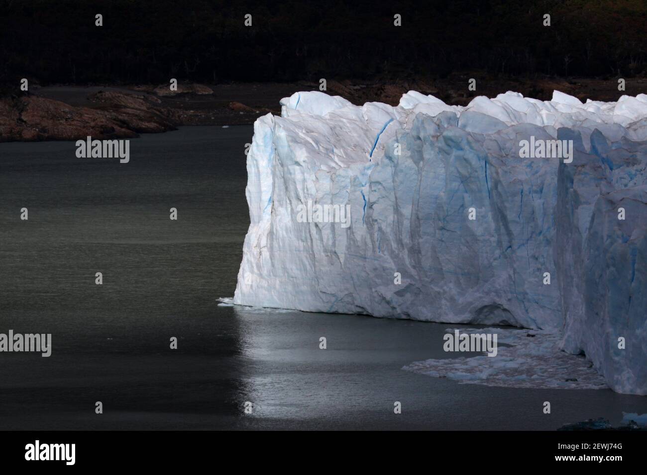 Glacier edge lake hi-res stock photography and images - Alamy