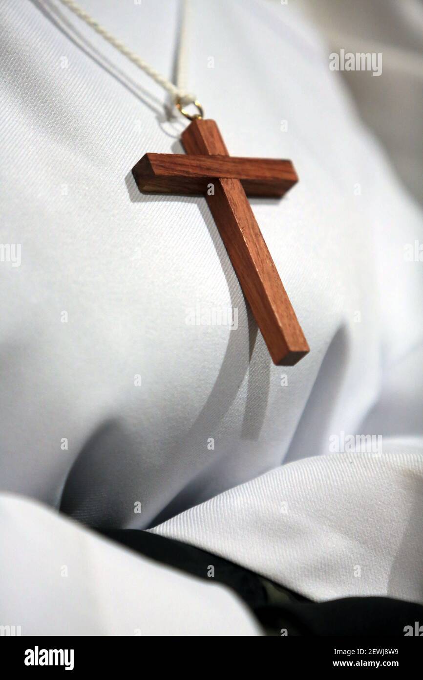 Altar boy church hi-res stock photography and images - Alamy