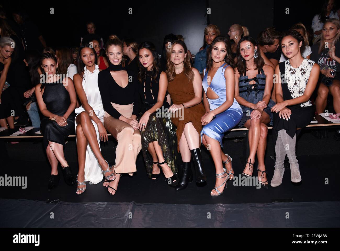 Jessica Lowndes, Lais Ribeiro, Hailey Clauson, Jamie Chung, Sophia Bush ...