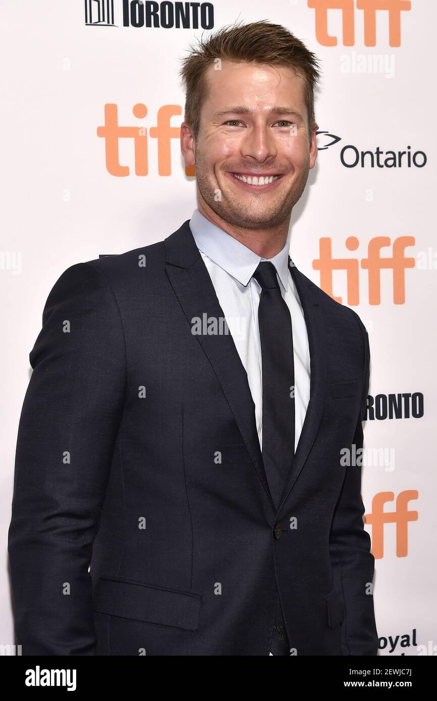 Actor Glen Powell attends the "Hidden Figures" photocall during the ...