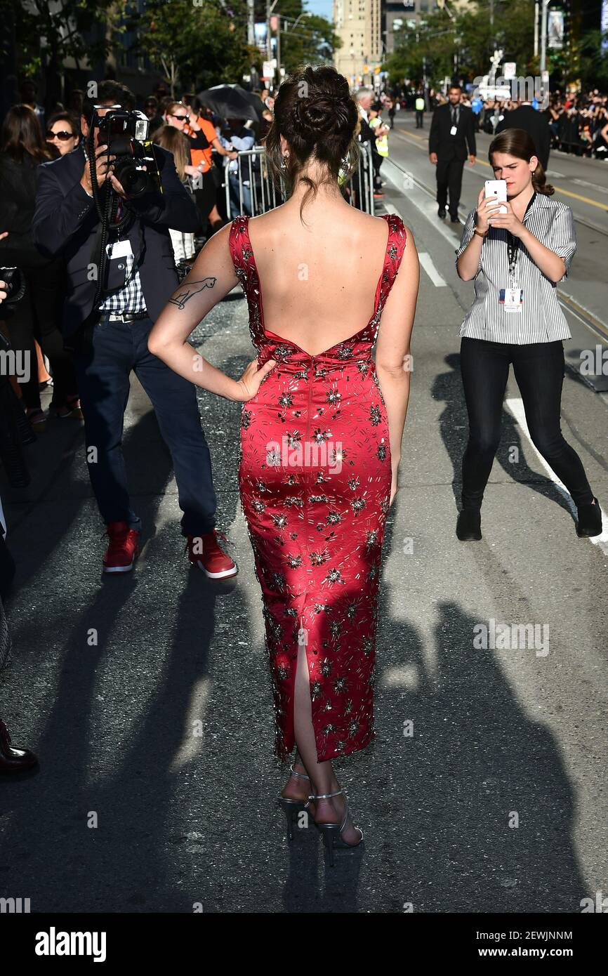Actress Callie Hernandez attends the "La La Land" Premiere during the ...
