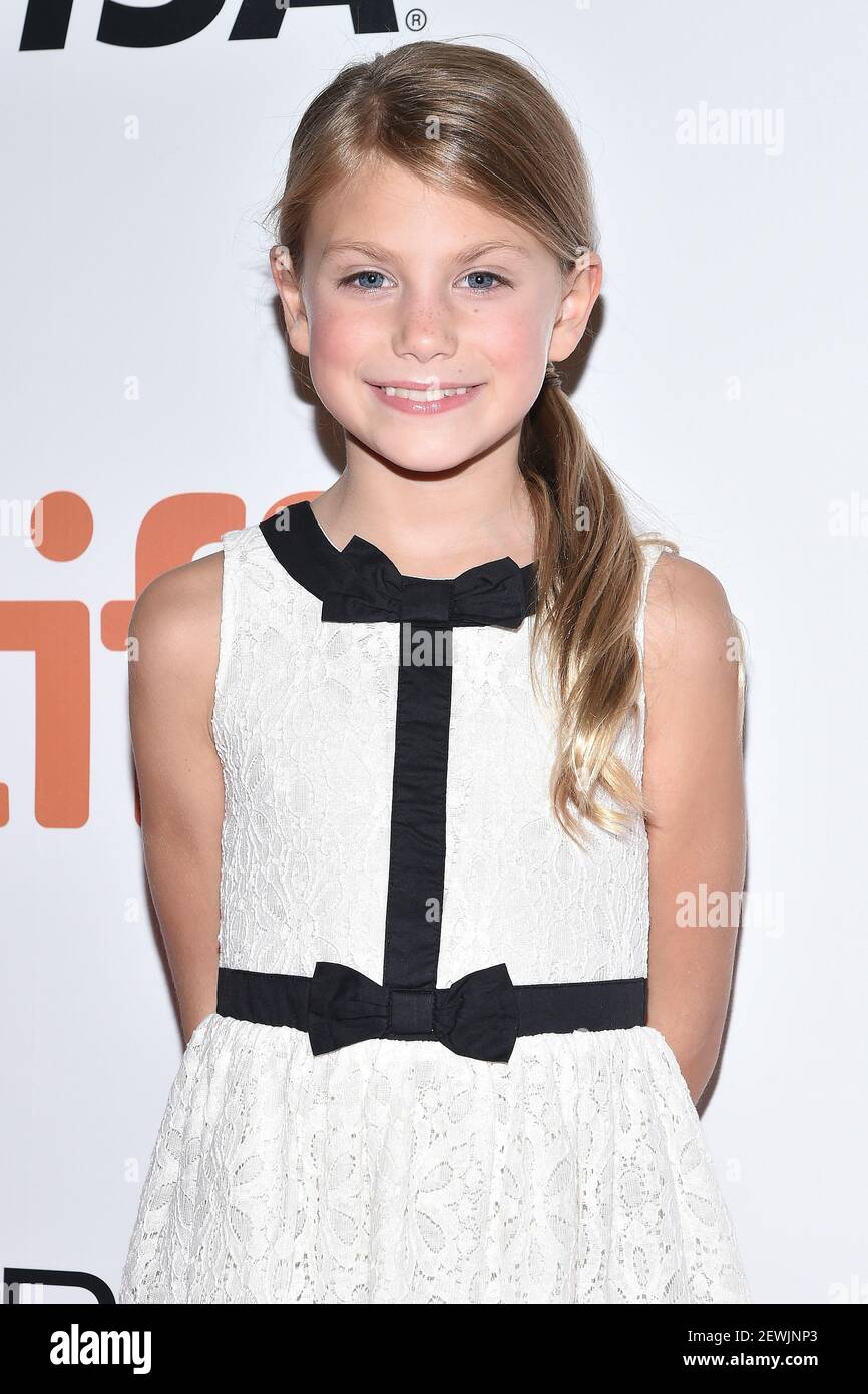 Actress Abigail Pniowsky attends the "Arrival" Premiere during the 2016 ...