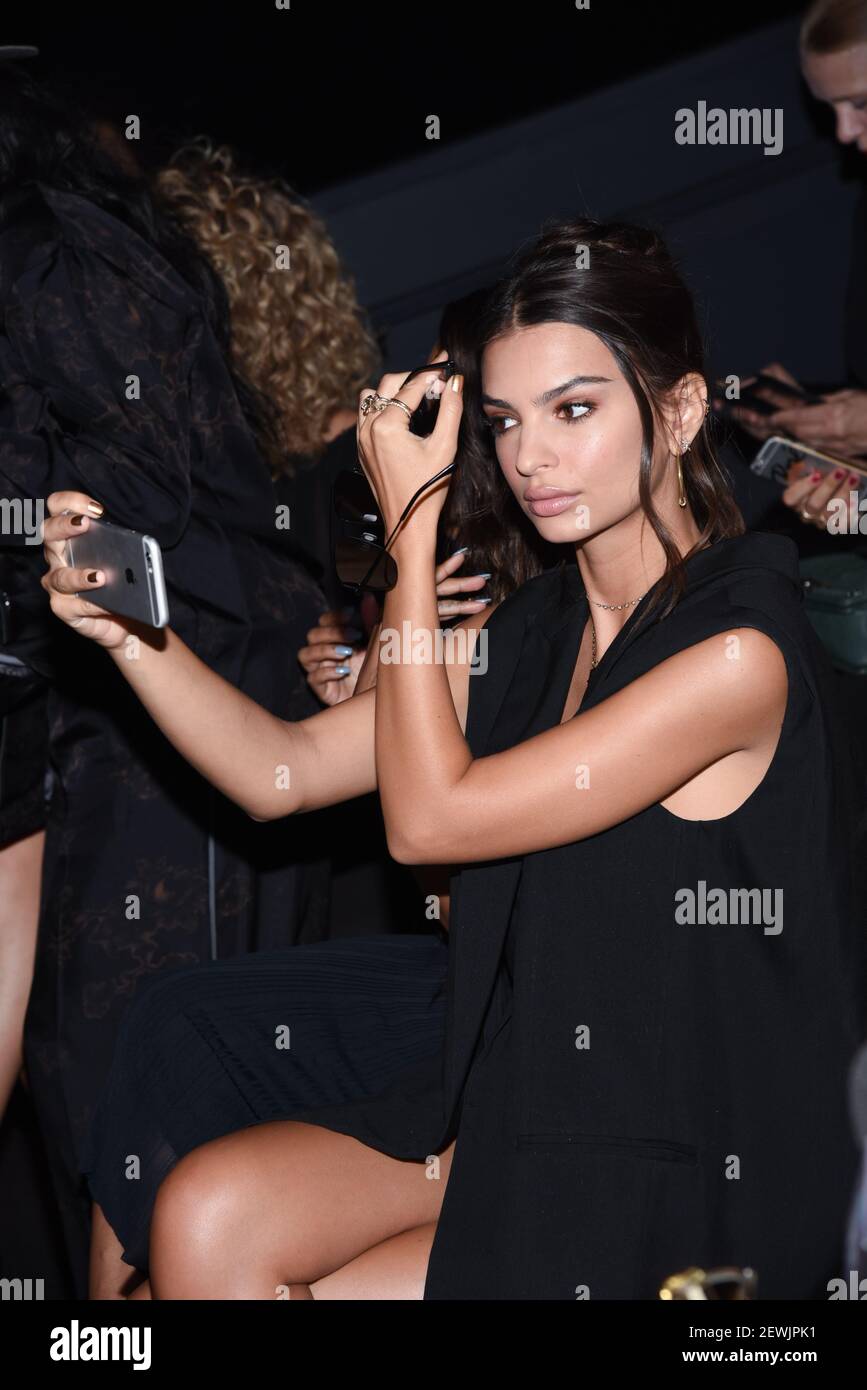Emily Ratajkowski attends NY: Vera Wang Front Row - New York Fashion ...