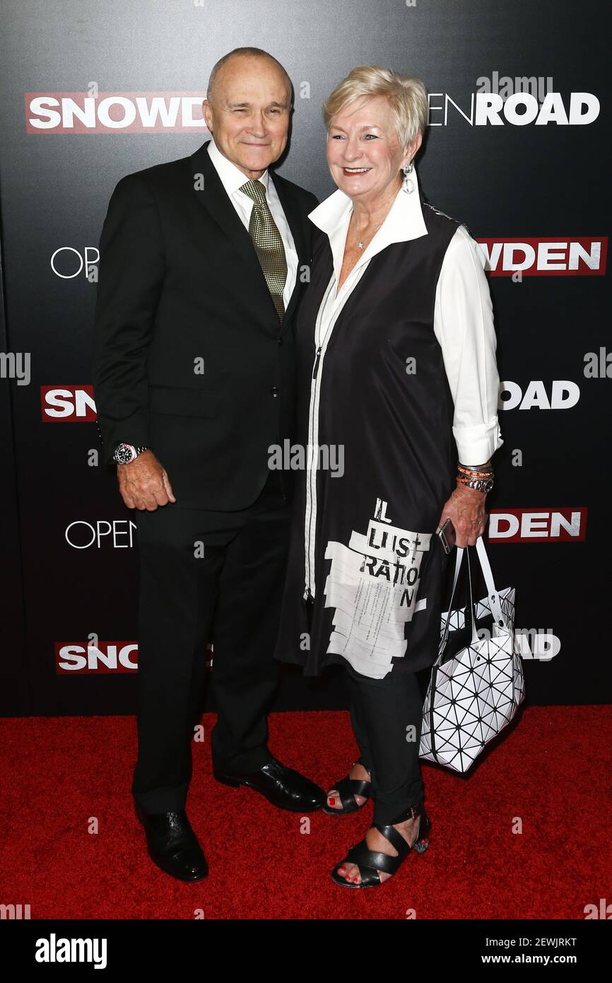 Ray Kelly (L) and wife Veronica Kelly attend the "Snowden" premiere at ...