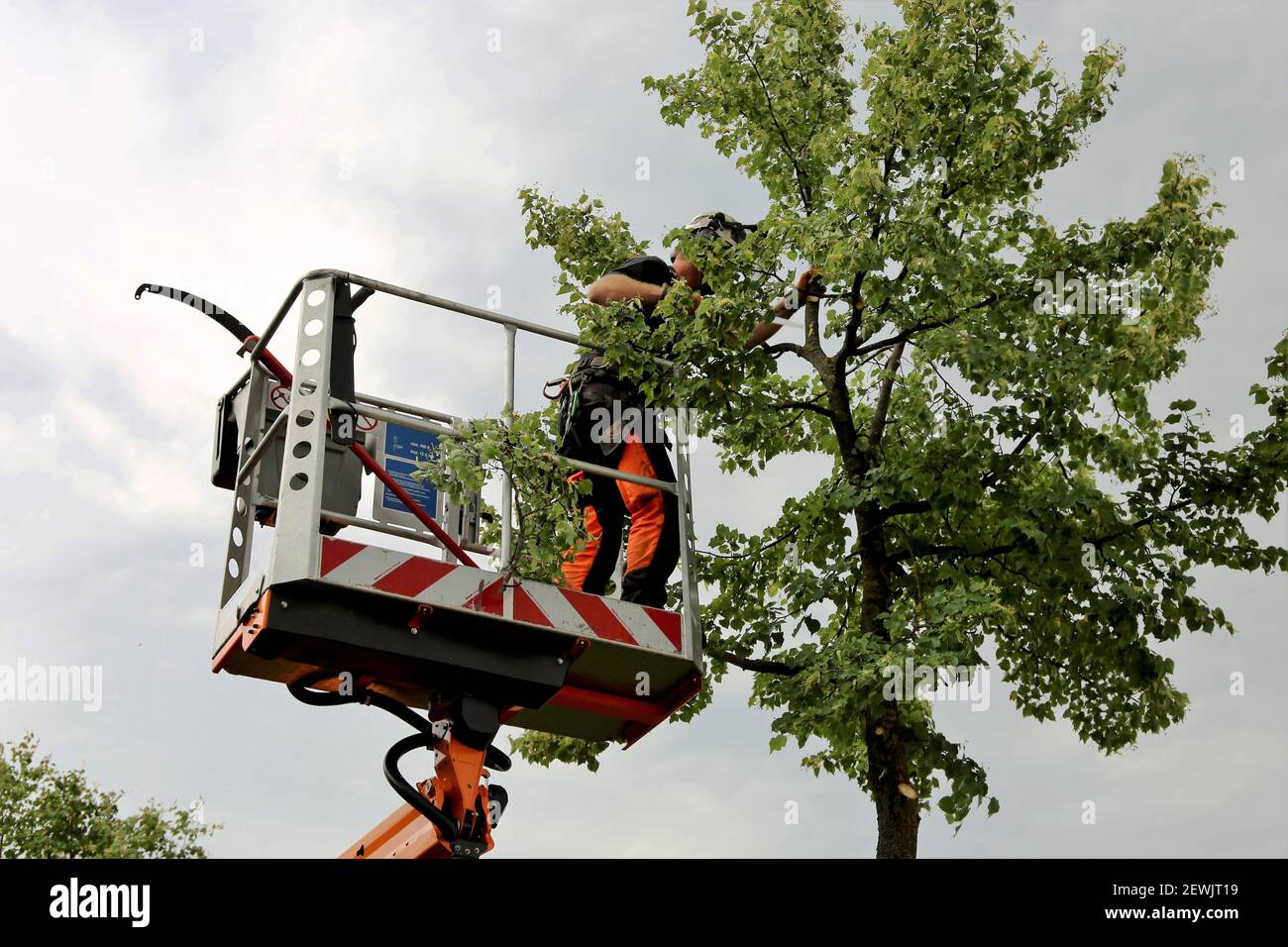 Human platform hi-res stock photography and images - Alamy