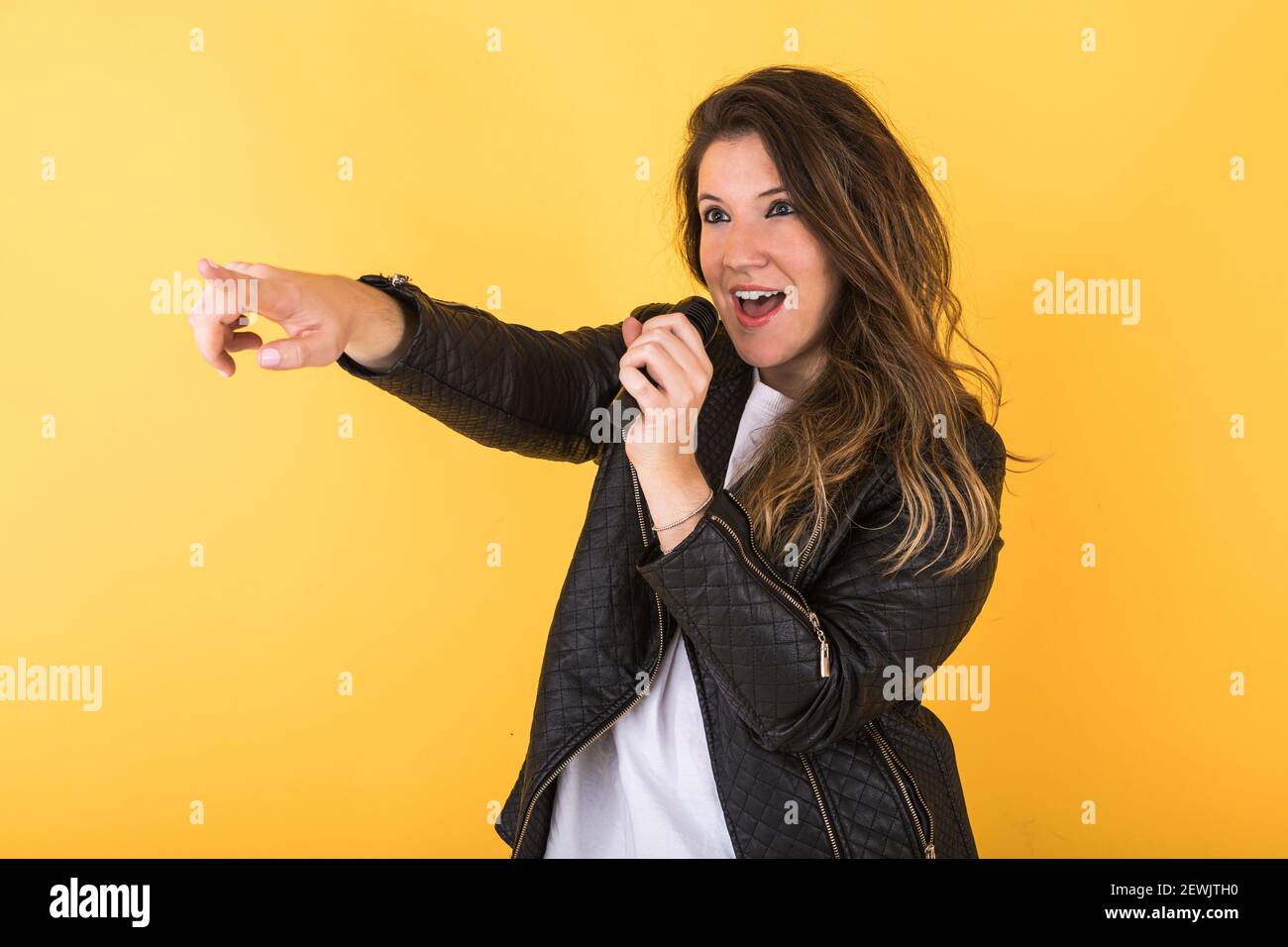 Girl wearing black leather jacket hi-res stock photography and images ...