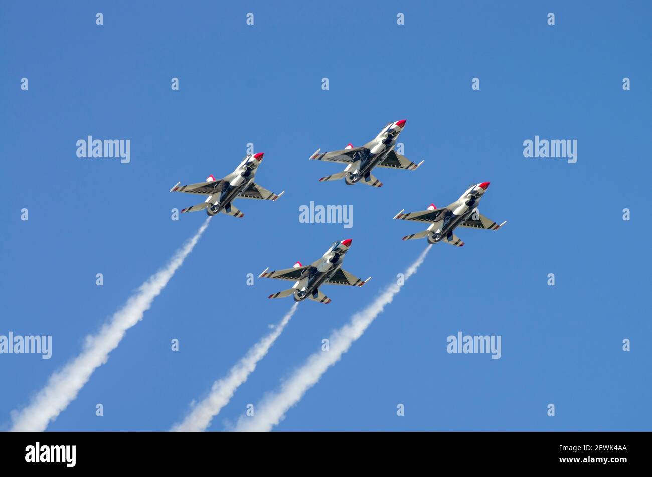 Us air force thunderbirds demonstration team hi-res stock photography ...