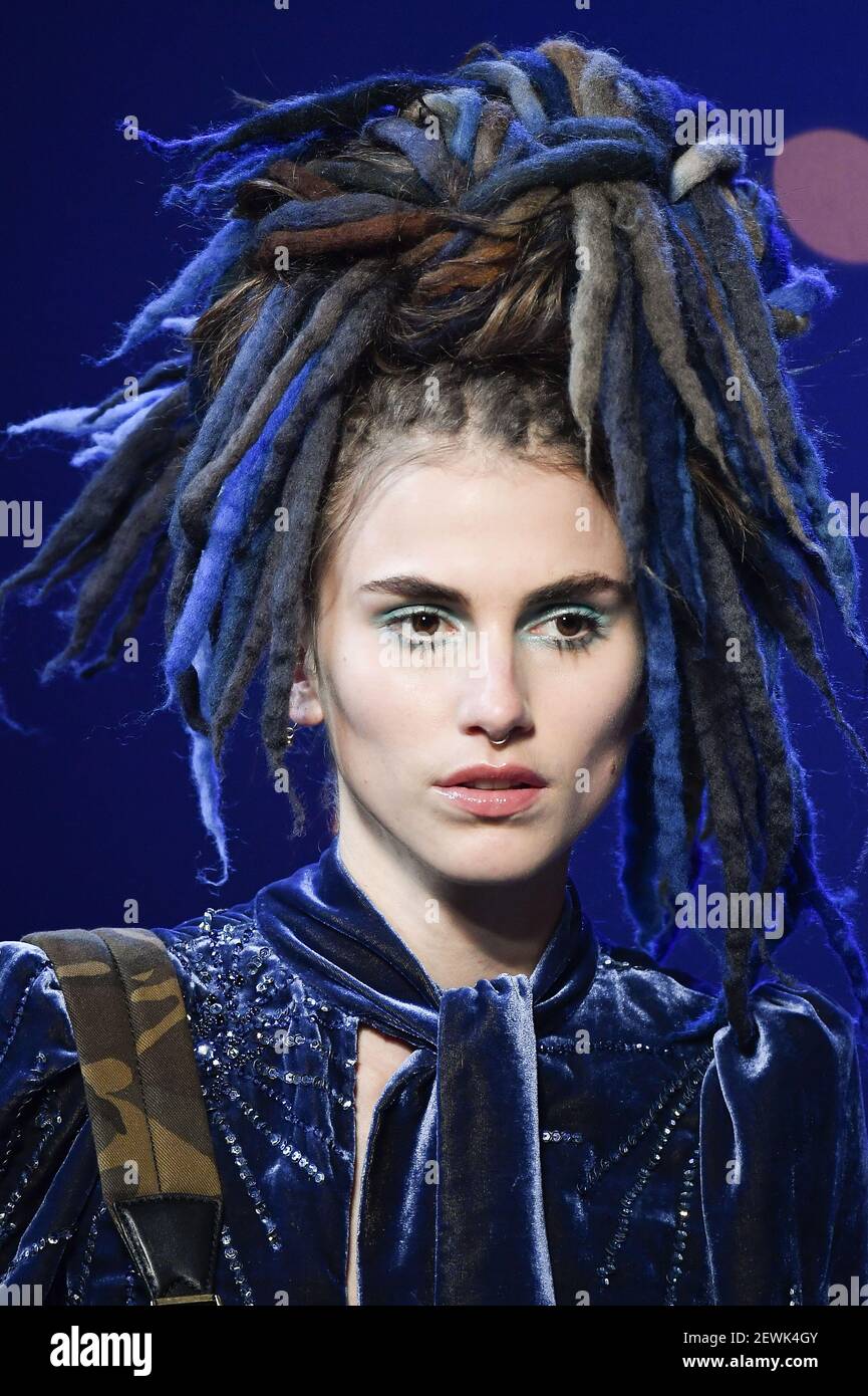 Langley Fox attends NY: Marc Jacobs Details and Accessoires RTW Spring ...