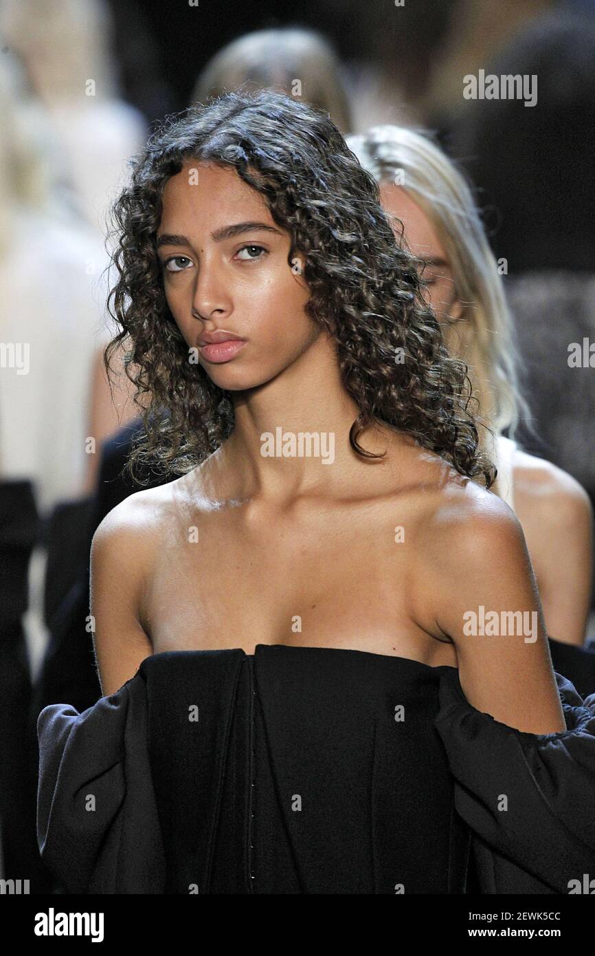 Yasmin Wijnaldum attends NY: Vera Wang RTW Spring Summer 2017 on ...