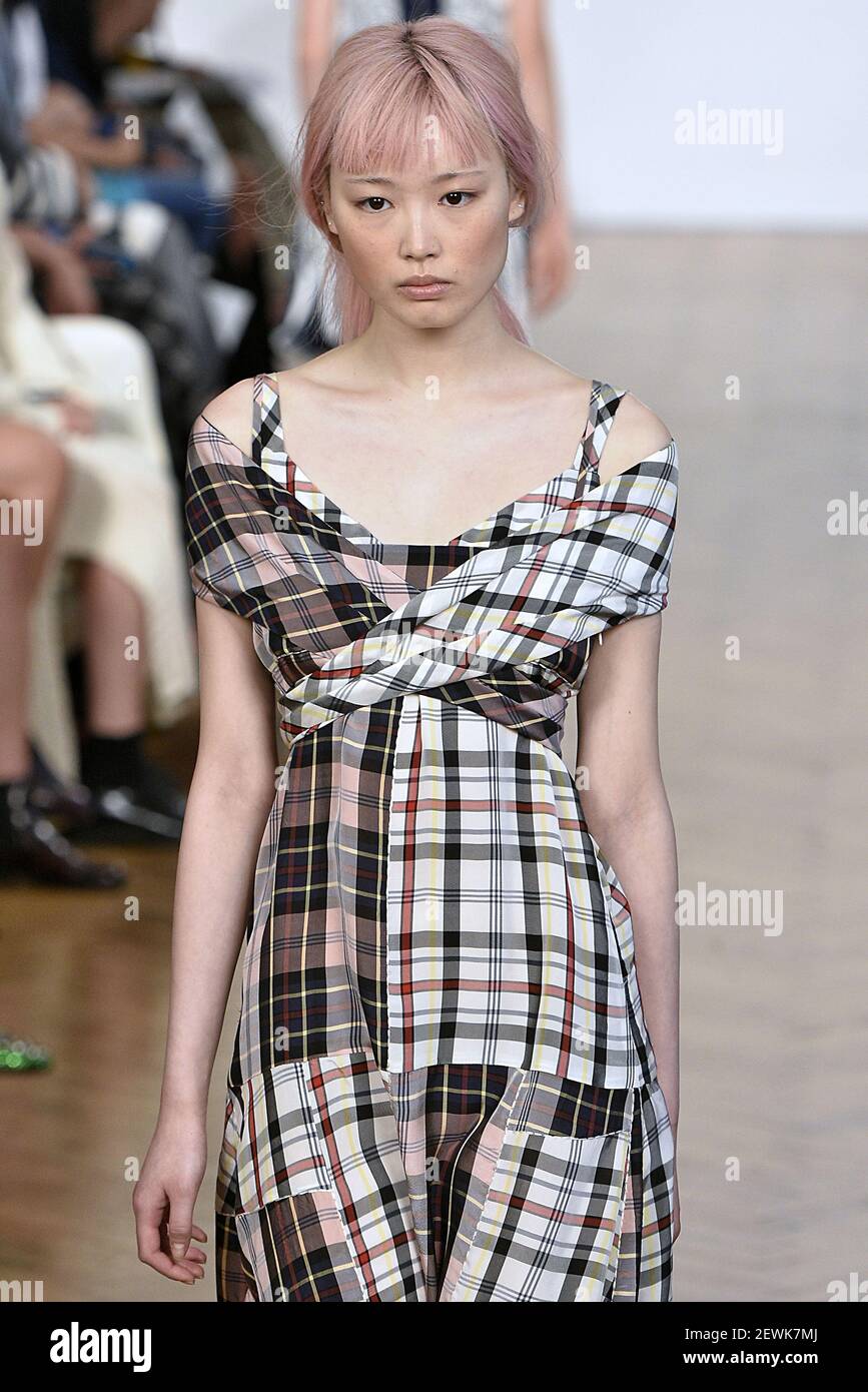 Model attends London: Pringle of Scotland RTW Spring Summer 2017 on ...