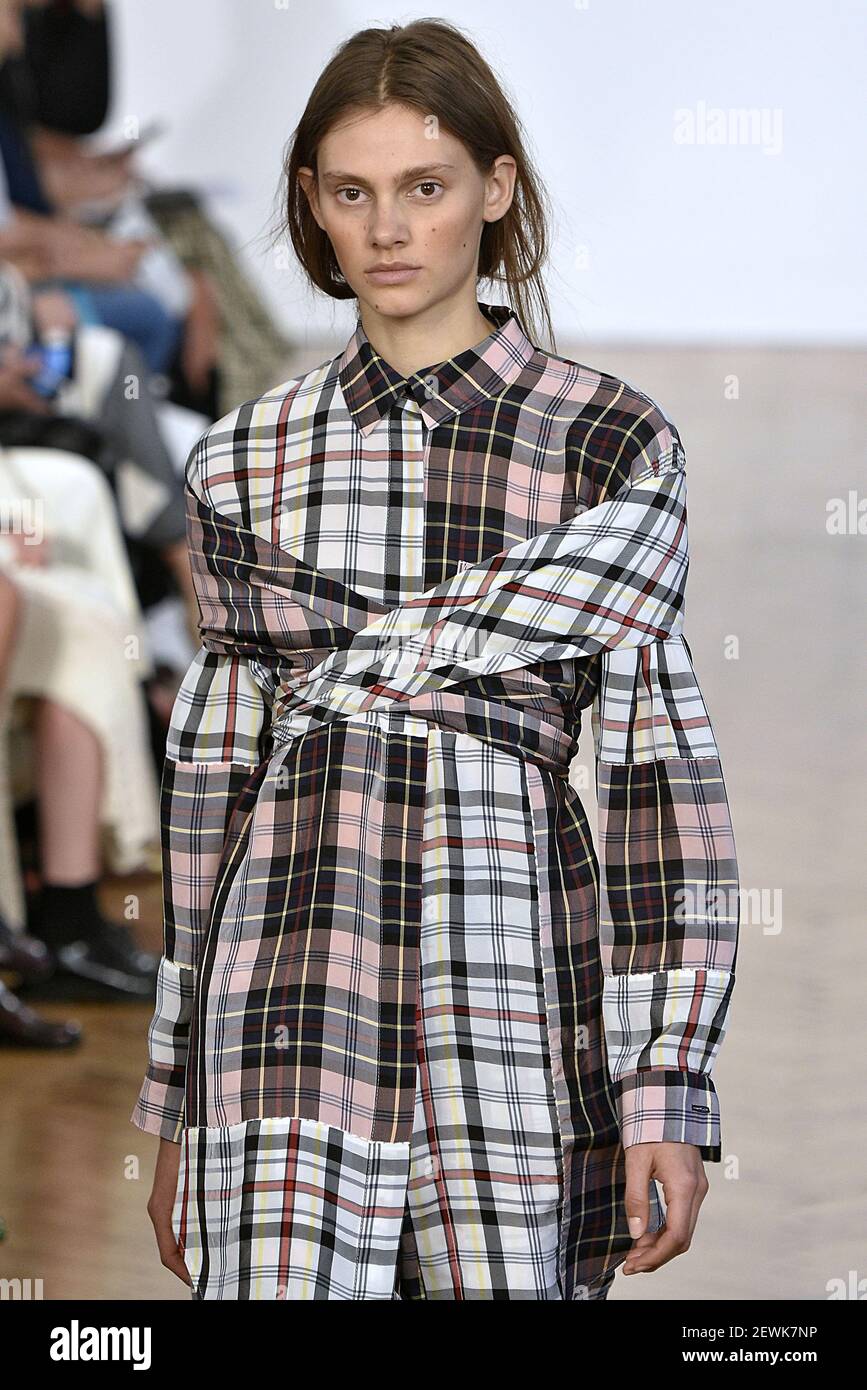 Model attends London: Pringle of Scotland RTW Spring Summer 2017 on ...