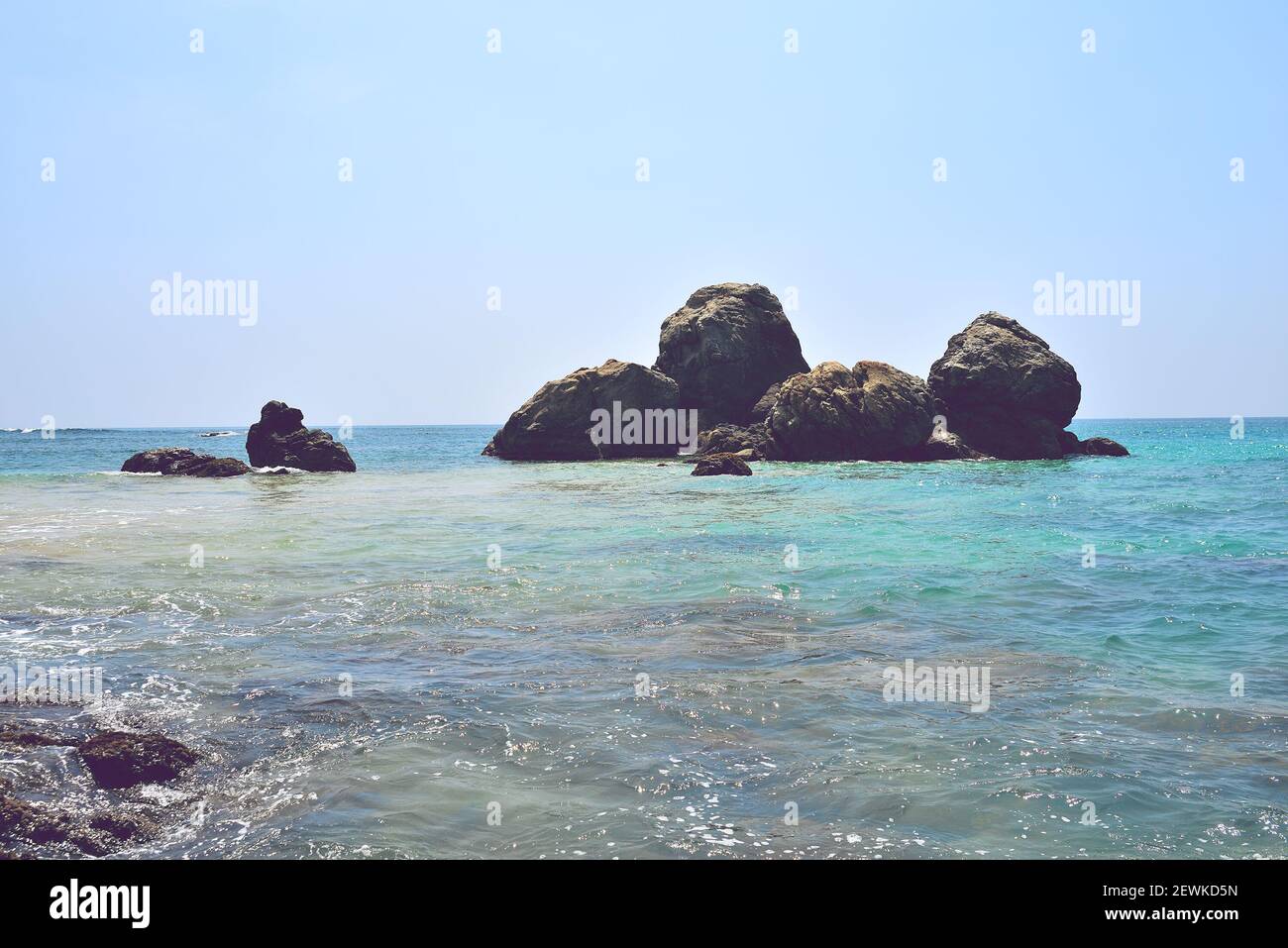 Rocks in ocean coast sri hi-res stock photography and images - Alamy