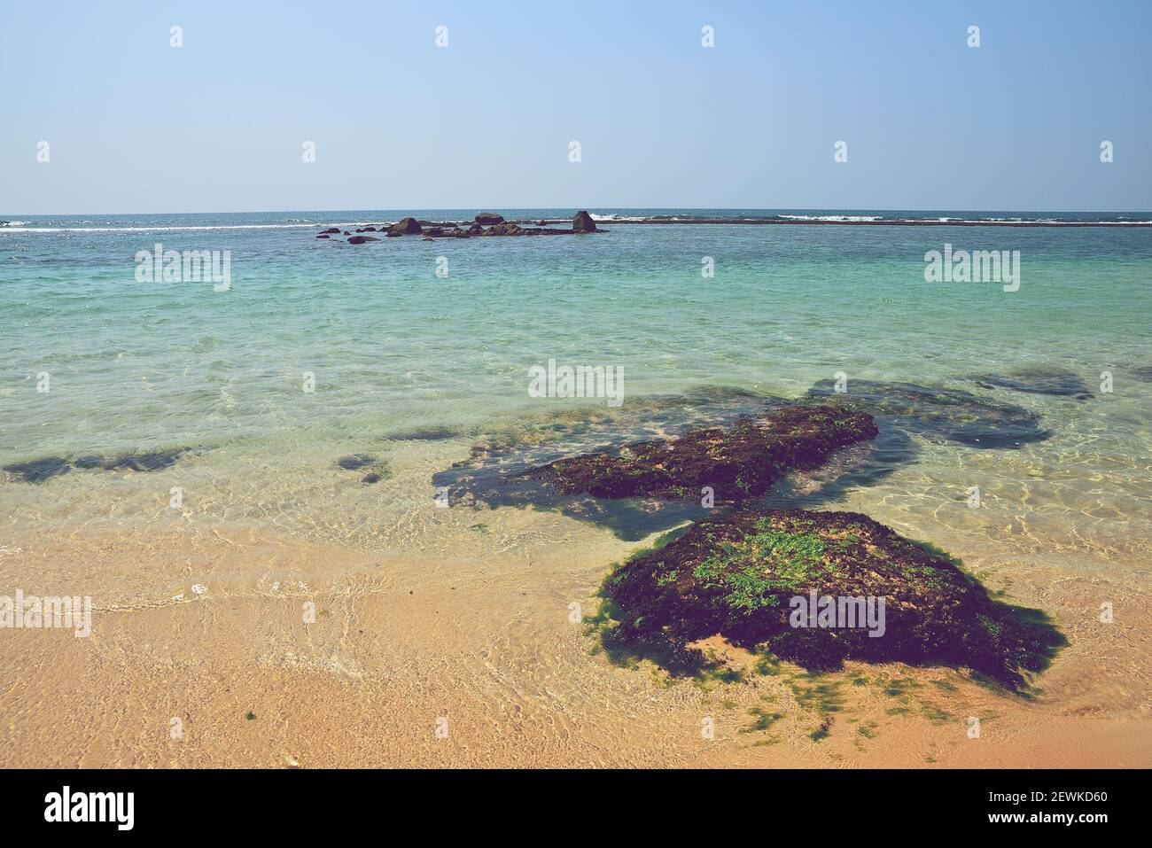 Rocks in ocean coast sri hi-res stock photography and images - Alamy