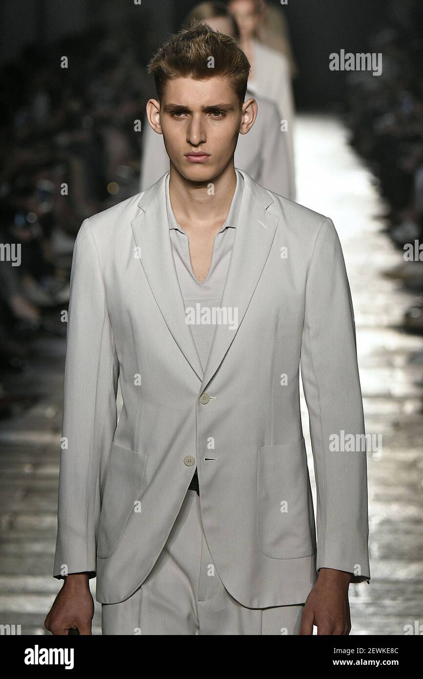 Yanniek Buijs on the catwalk for Milan: Bottega Veneta RTW Spring ...