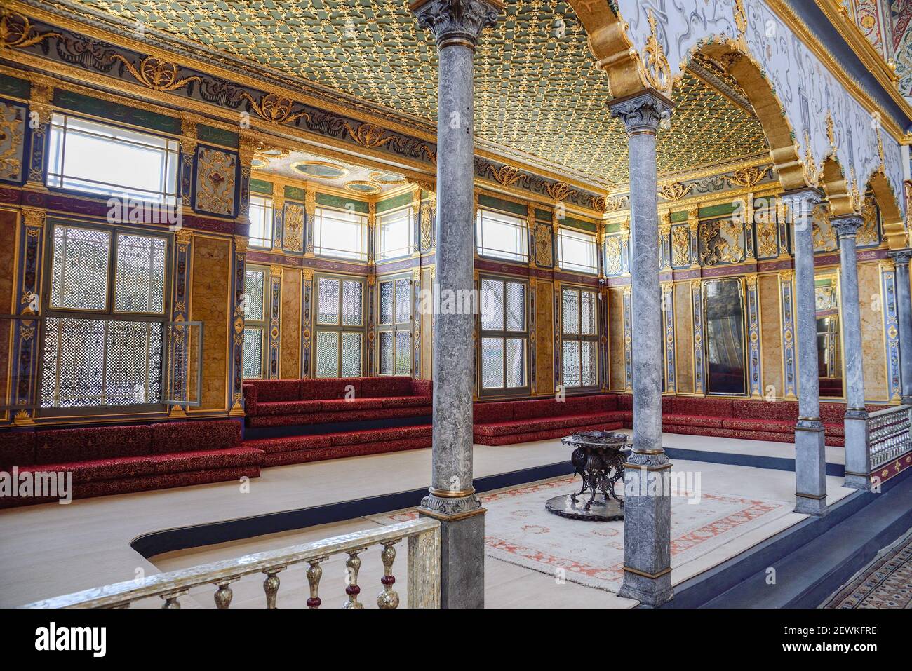 Throne room topkapi palace hi-res stock photography and images - Alamy