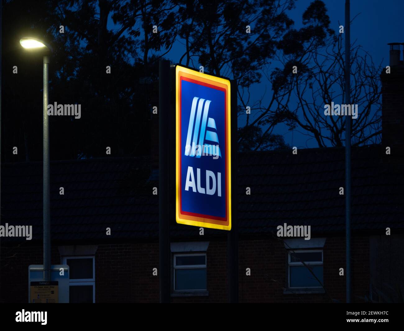 Aldi uk sign hi-res stock photography and images - Alamy